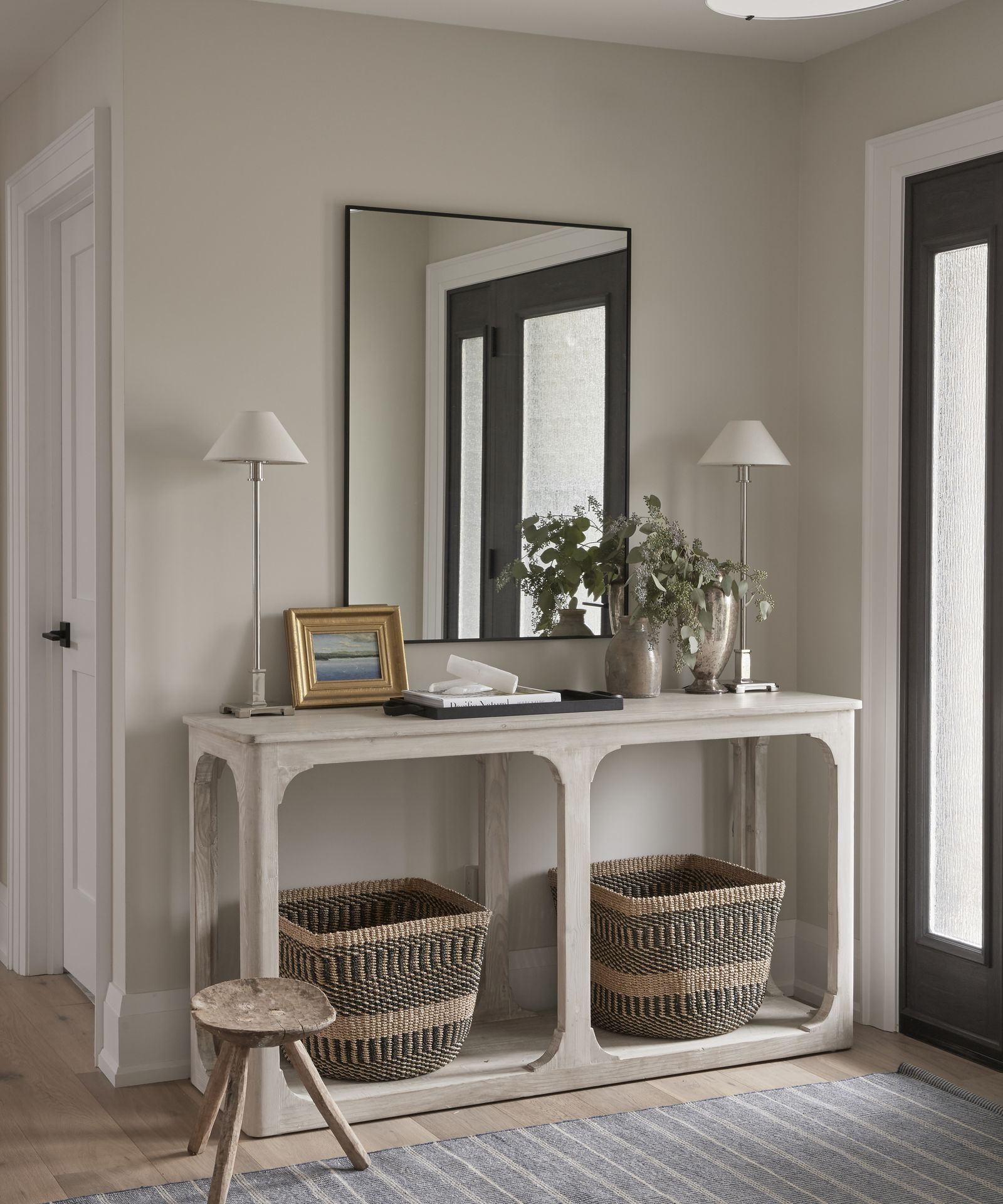 Entry table decor ideas : How to decorate a hallway table | Homes and ...