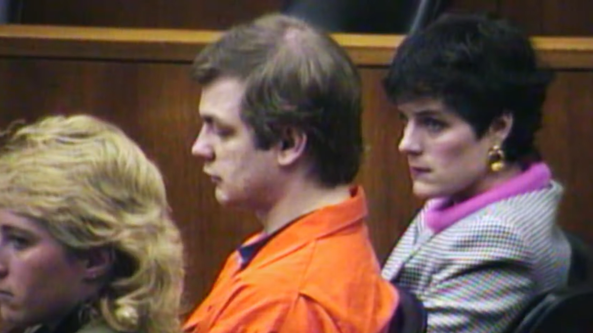 7 Jeffrey Dahmer Documentaries And Other Things To Watch After Monster ...