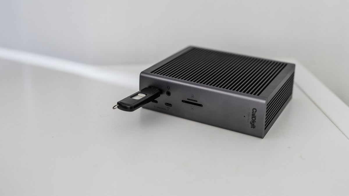 Caldigit TS5 Plus Thunderbolt 5 dock review: speeding by the dock, oh ...