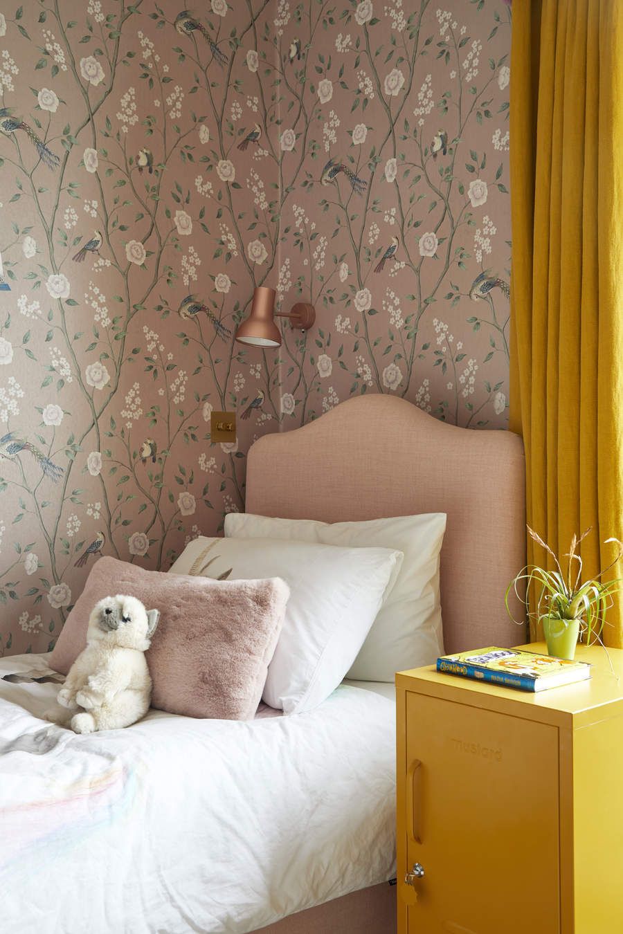 Small bedroom lighting ideas – 13 stylish ways to illuminate a tiny ...