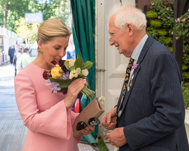Peter Seabrook: Gardening writer and broadcaster dies aged 86 ...