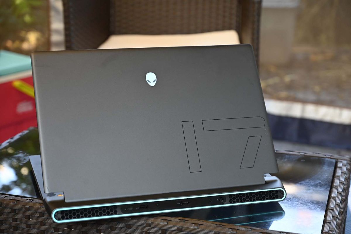 Alienware m17 R5 (AMD Advantage): Meet the king of AMD gaming laptops ...