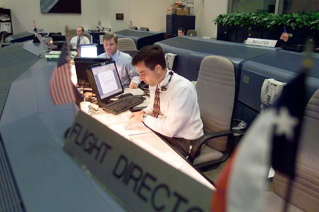 STS-114: Discovery Astronauts, Flight Controllers Simulate ISS Docking ...