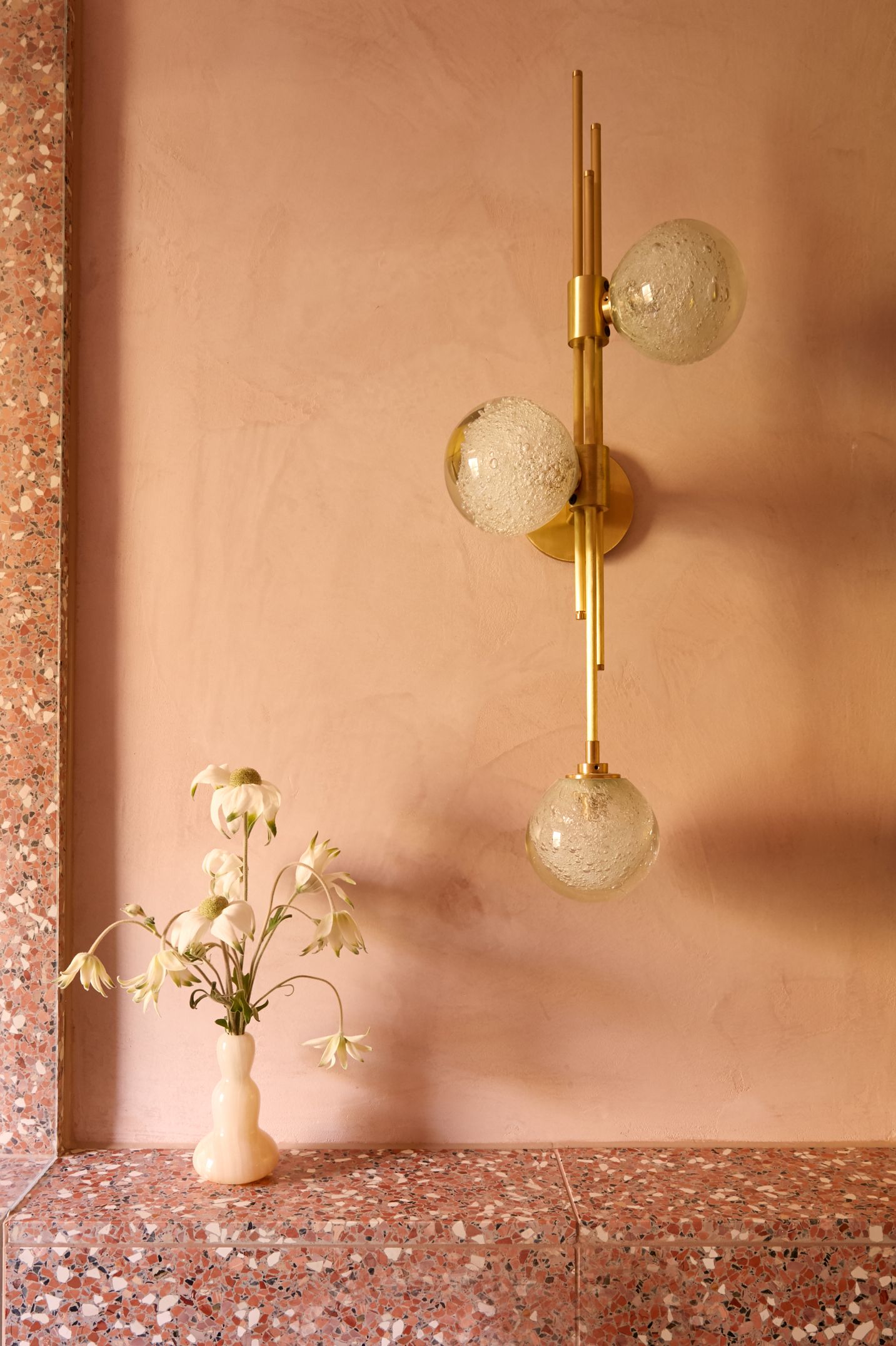 Colors that go with salmon pink – 5 pairings experts suggest | Livingetc