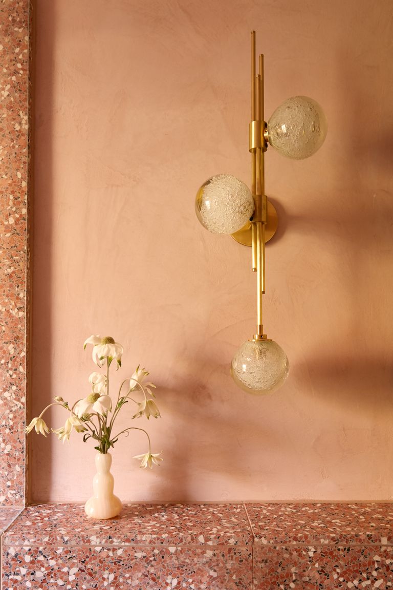 Colors that go with salmon pink – 5 pairings experts suggest | Livingetc
