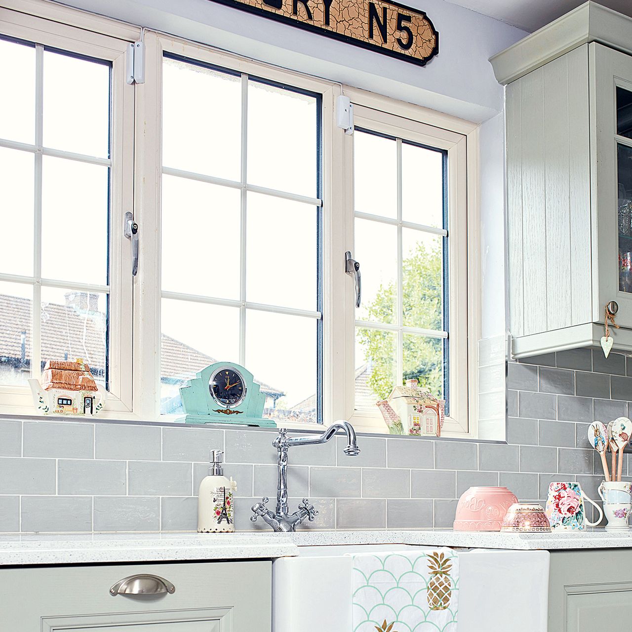 How to paint uPVC windows to update tired plastic frames | Ideal Home