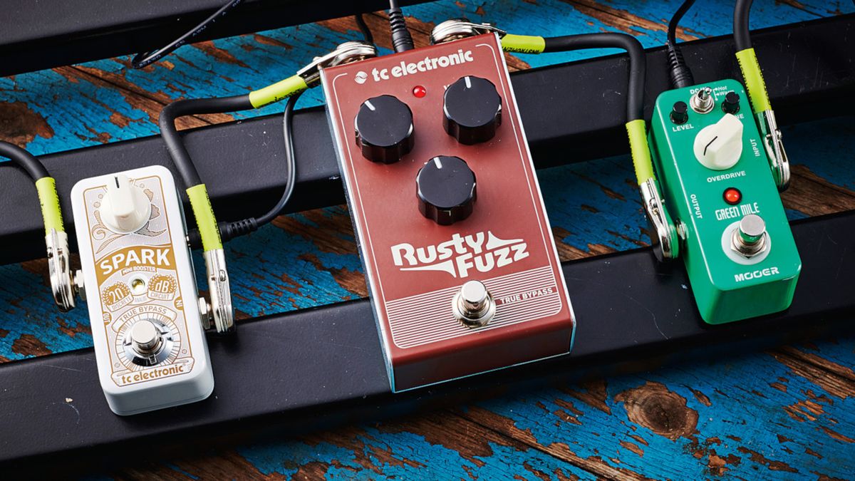 I play gigs for a living and these are the 9 essential guitar gear tips ...