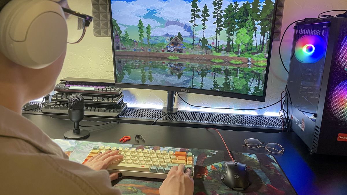 I build custom keyboards and my favorite only cost $100 to make ...