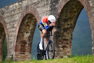 Hayley Simmonds and Ed Laverack take record-breaking victories at ...