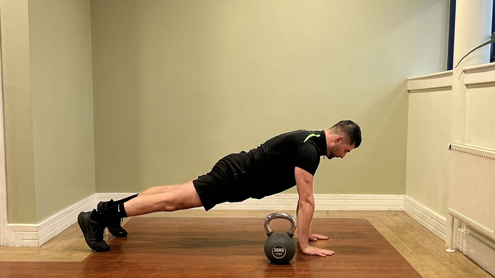 Strengthen your full body in just five moves with this trainer’s ...