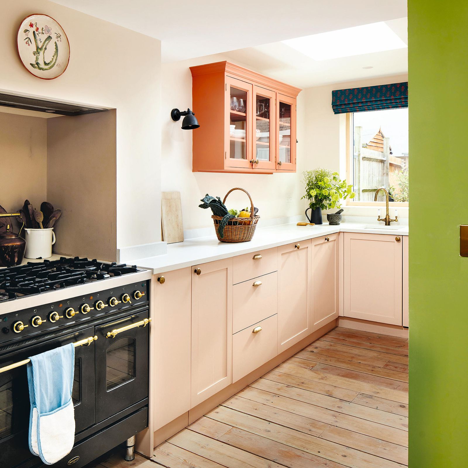 10 small kitchen ideas on a budget that are easy to do | Ideal Home