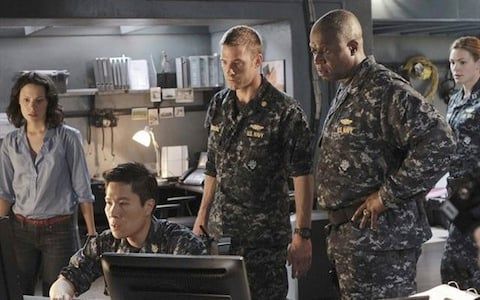 Last Resort Review: ABC's Suspenseful Submarine Drama Is A Keeper ...