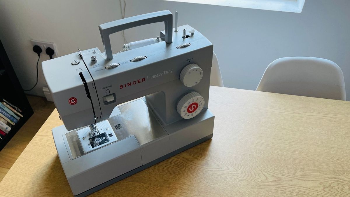 Singer Heavy Duty 4423 review | Creative Bloq