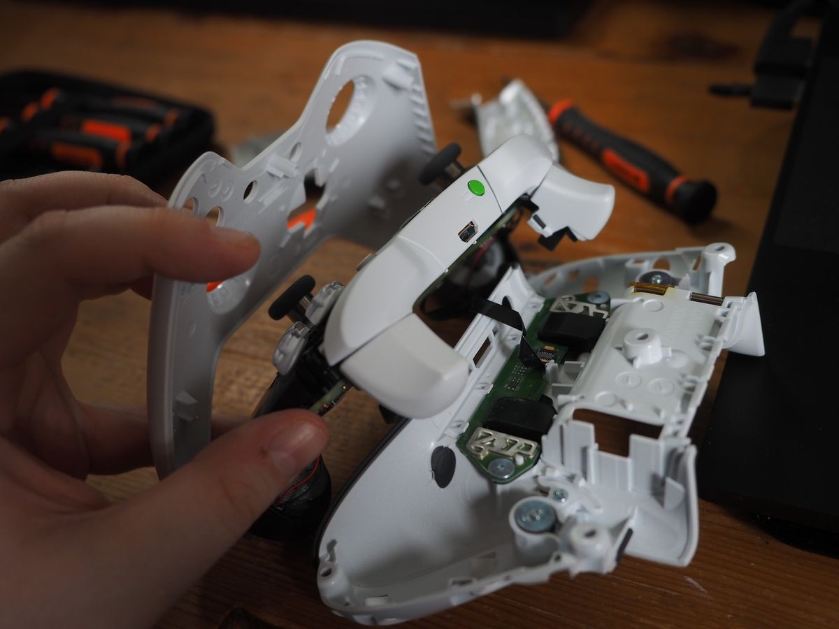 How to take apart and disassemble an Xbox One controller | Windows Central