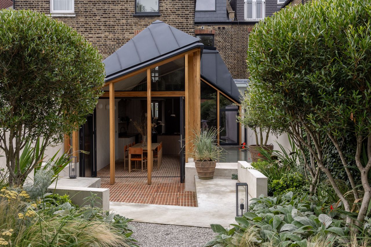 Geometric extension radically re-shapes a London Victorian townhouse ...