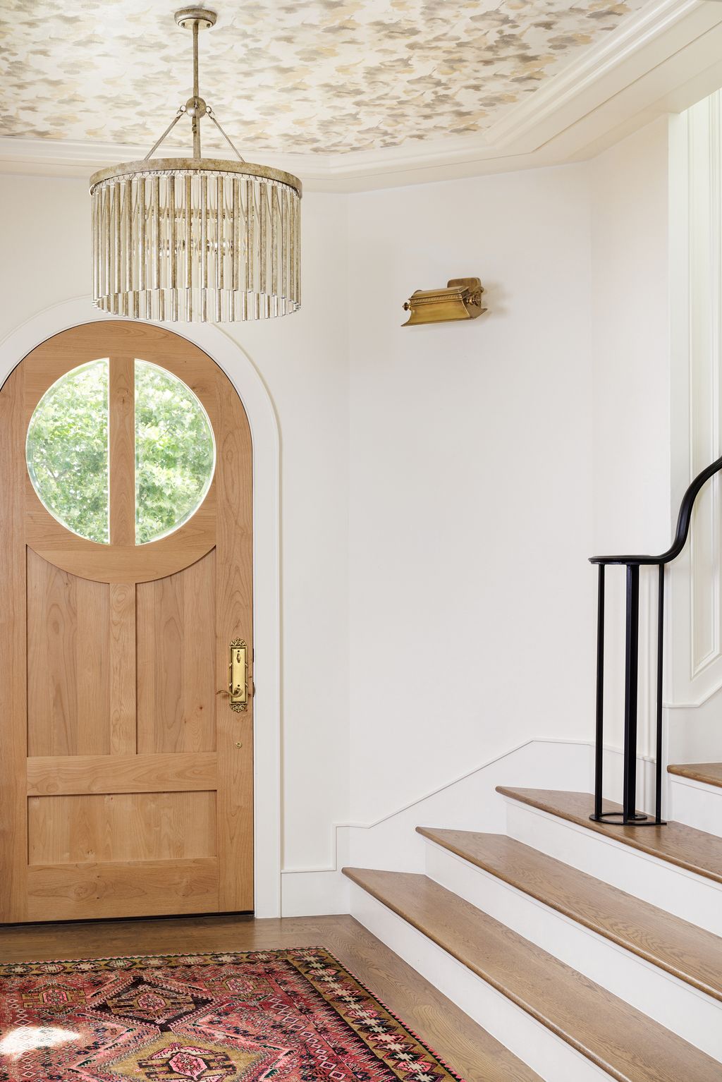 7 Lighting Tricks to Make a Small Entryway Look Much Bigger | Livingetc