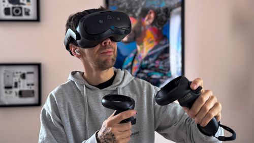 I spent an hour in the Virtuix Omni One full-body VR rig — here's what ...