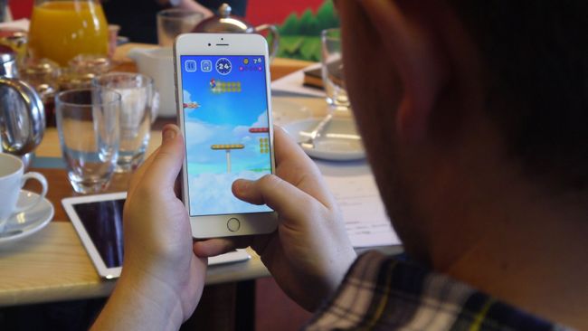 Super Mario Run preview: so much more than a Nintendo Temple Run ...