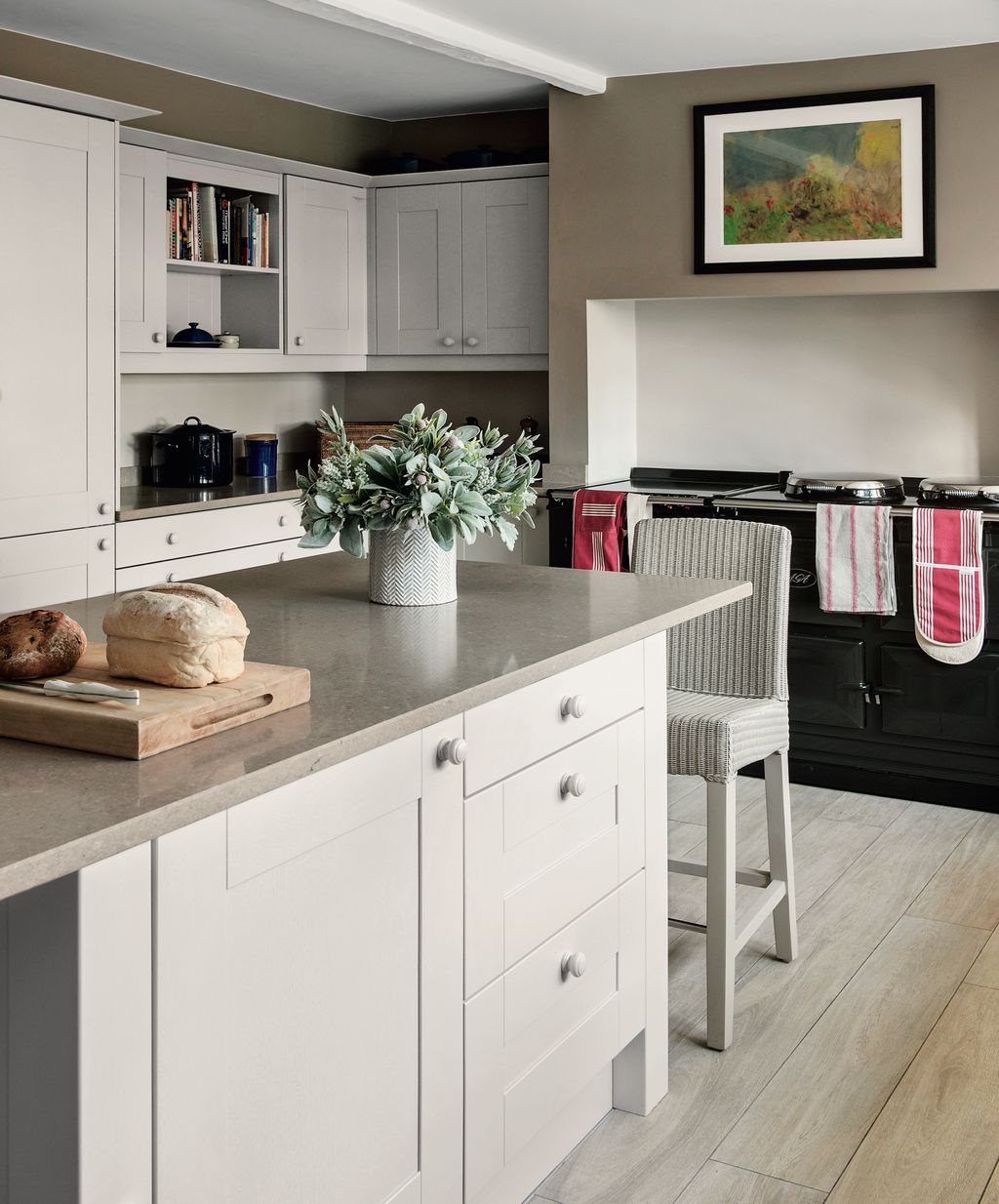 Toe kicks versus plinths: tips for making the right choice | Homes and ...