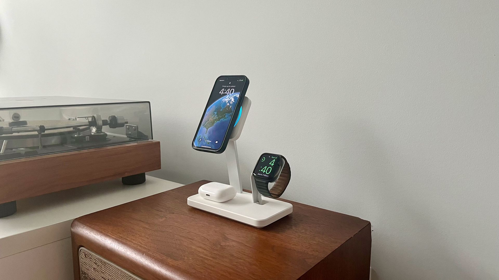 ESR HaloLock 3-in-1 Wireless Charger with CryoBoost review: Hear the ...