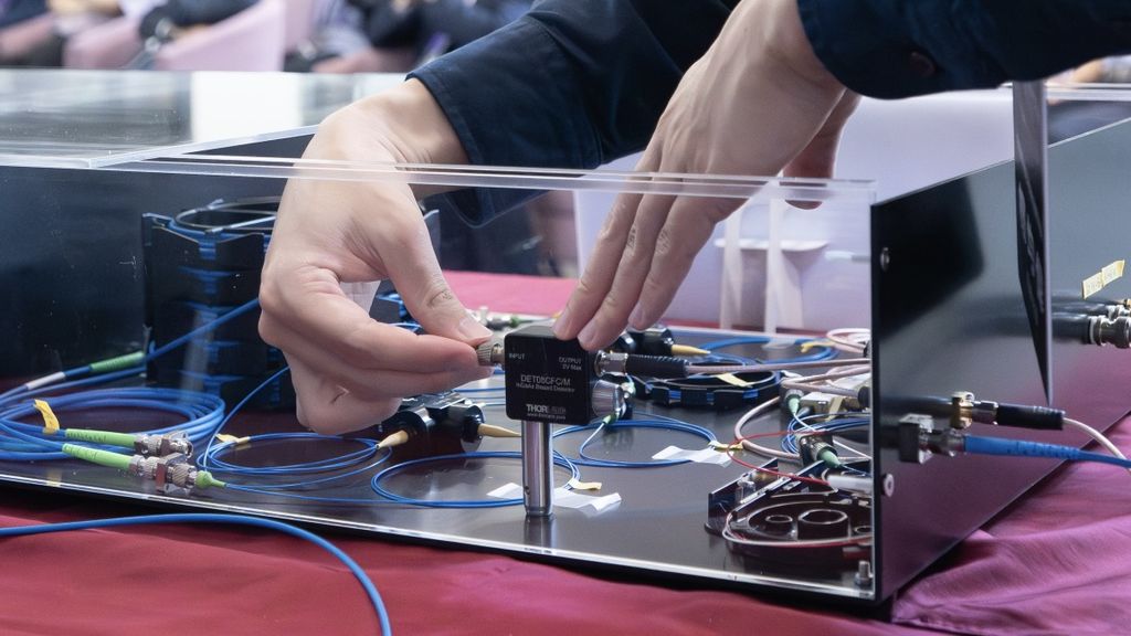 Scientists build the smallest quantum computer in the world — it works ...