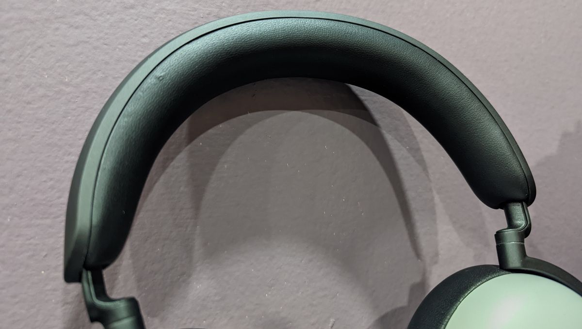 Alienware Tri-Mode gaming headset assessment: An abysmal design ...