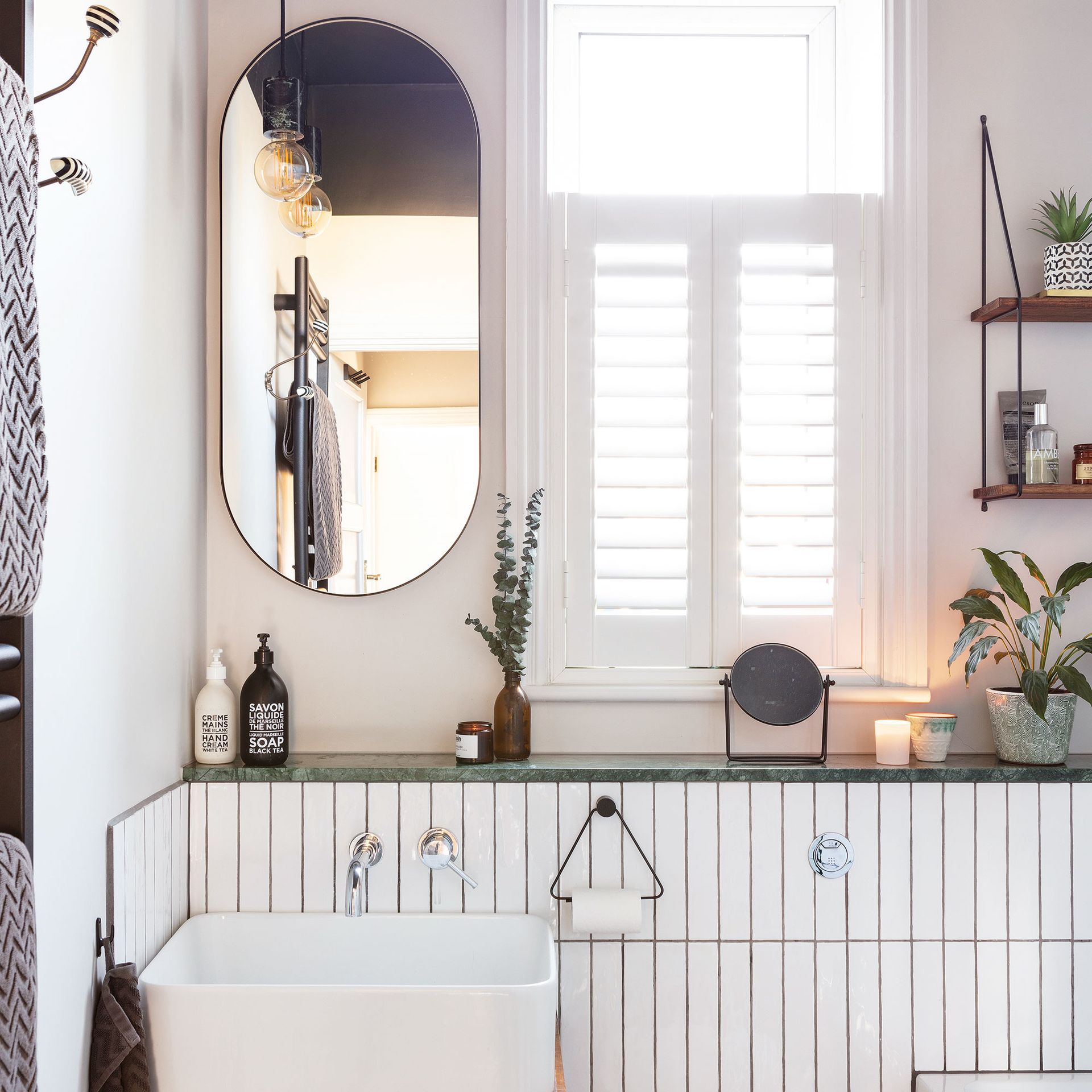 Do vertical or horizontal tiles make a small bathroom look bigger ...
