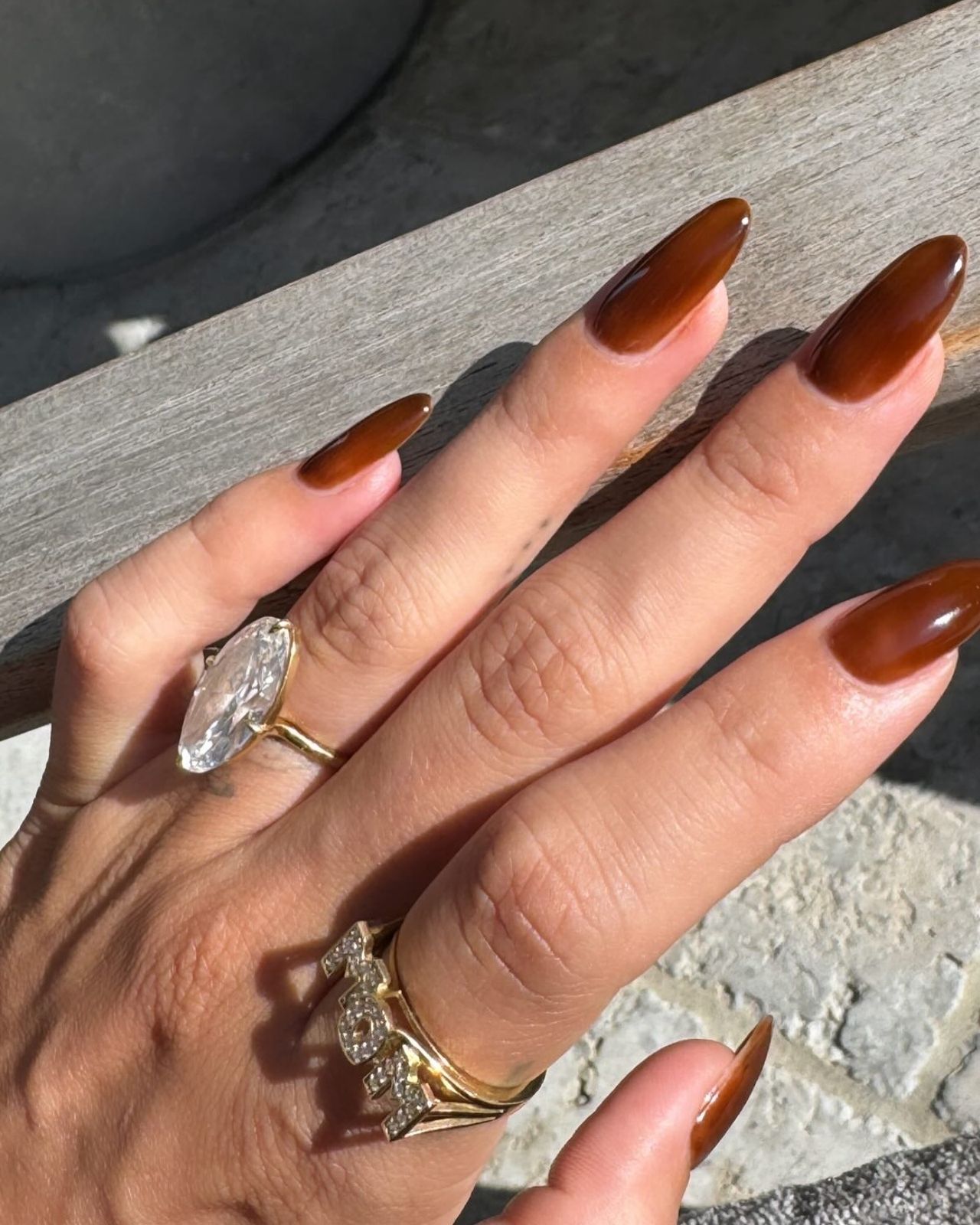 Hailey Bieber and a Chanel Nail Artist Wore Fall Amber Manis | Who What ...