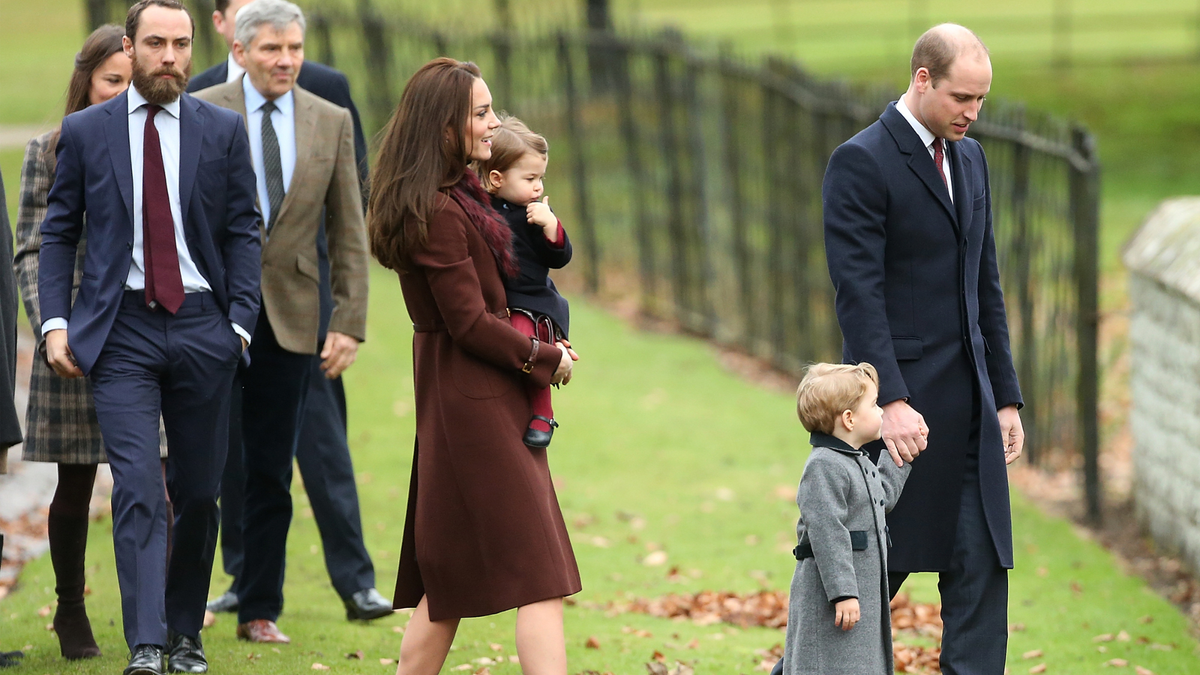 Princess Kate seen in the background of a Middleton family photo ...