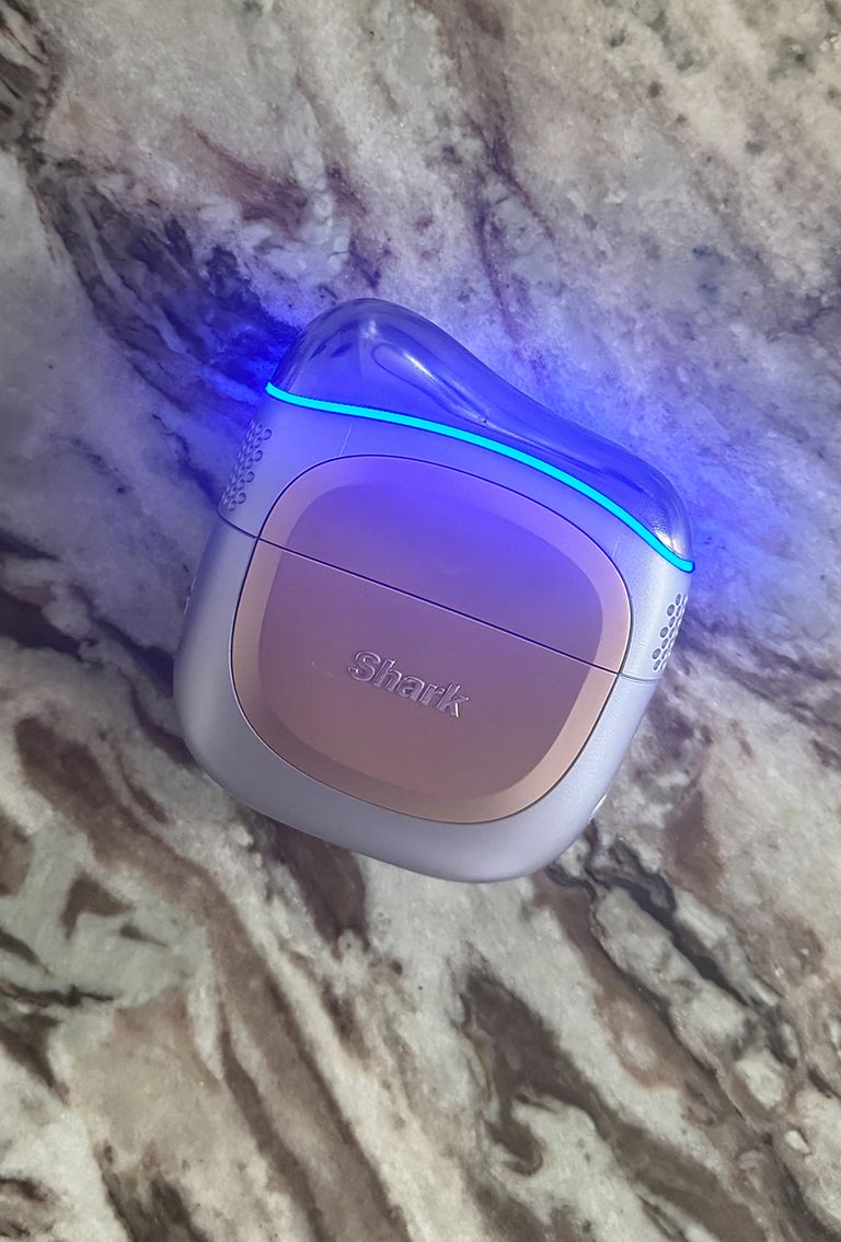 Shark FacialPro Glow + DePuffi, Reviewed by a Beauty Editor | Who What Wear