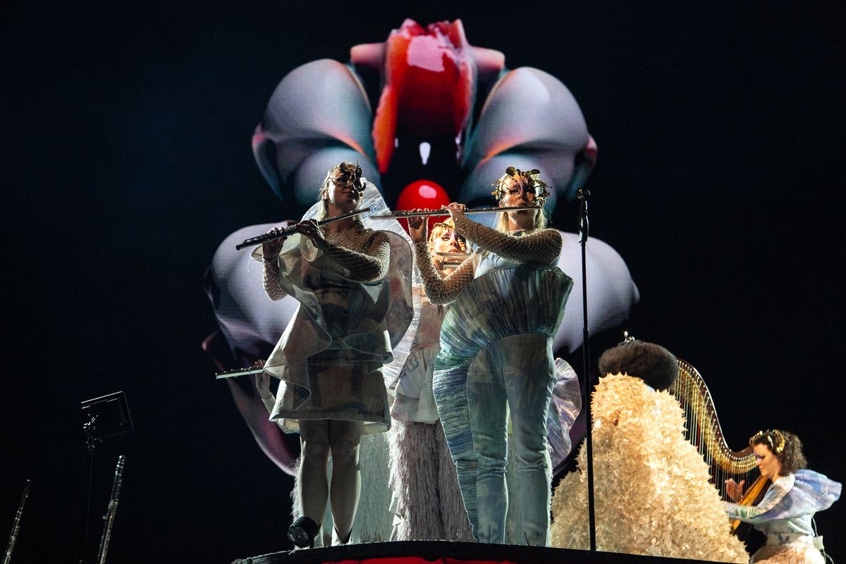 Björk to release photography book of her epic 4-year tour with photos ...