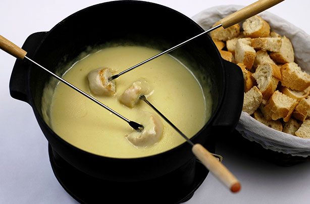 Cheddar and cider cheese fondue Recipes | GoodtoKnow