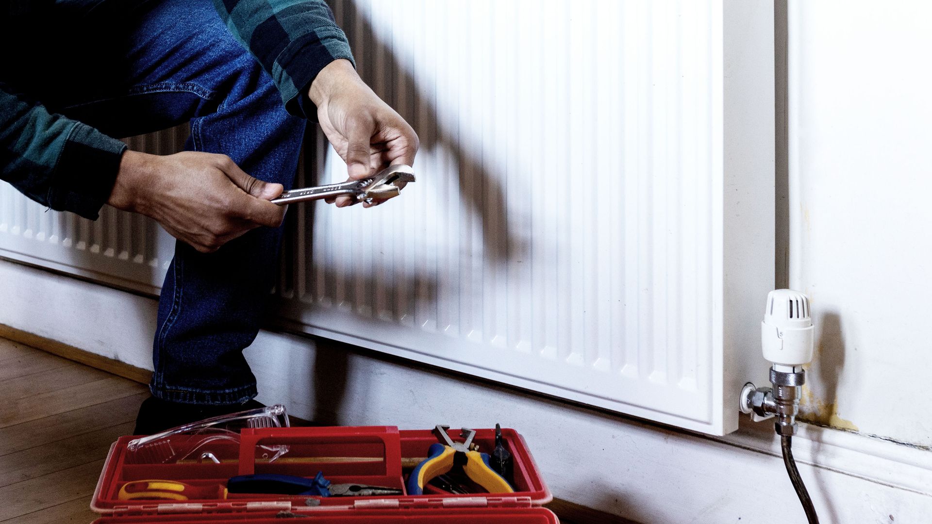 How to fit thermostatic radiator valves : a four step guide | Homebuilding