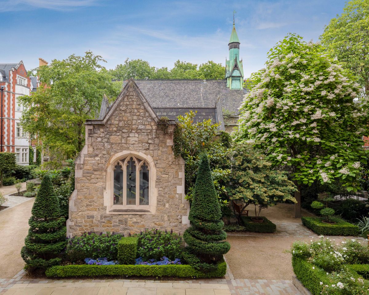 A magnificent chapel in Chelsea ripe for conversion into a superb top ...