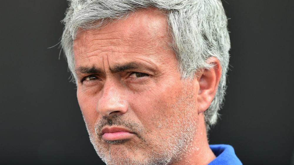 Mourinho talks up Arsenal title chances | FourFourTwo