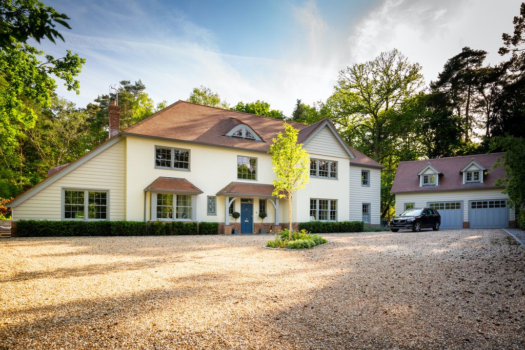 20 Characterful Traditional-Style Homes | Homebuilding