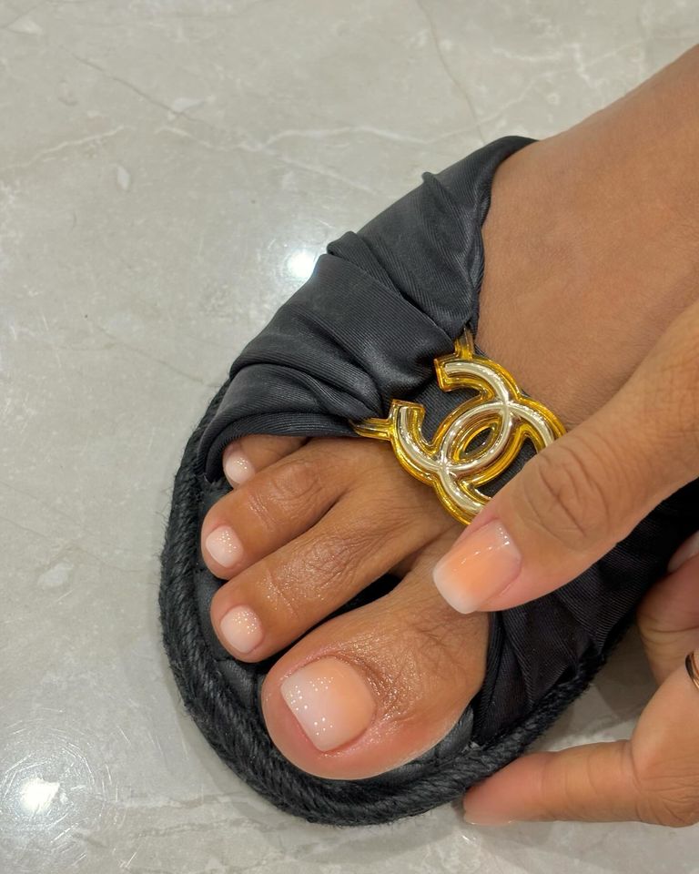 The Pink French Pedicure Will Be 2025's Biggest Pedi Trend | Who What Wear