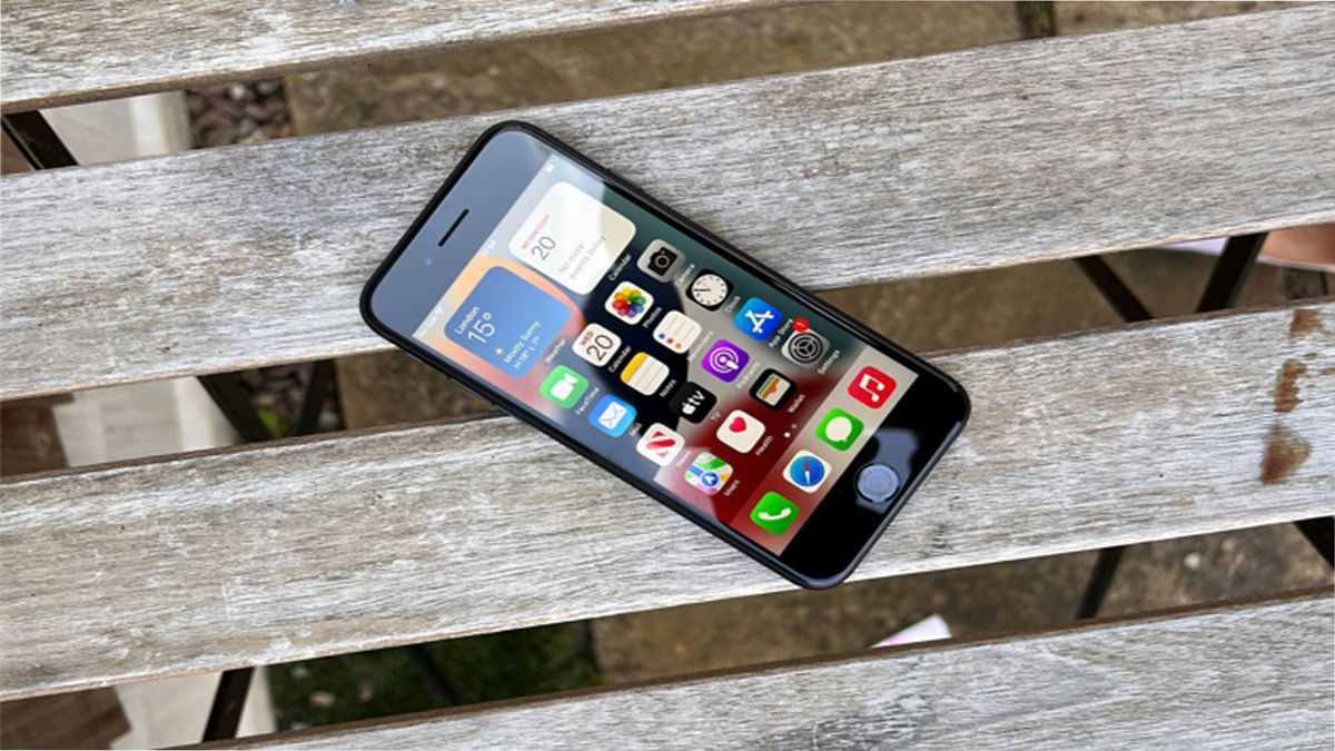 iPhone SE 2022 review | Top Ten Reviews