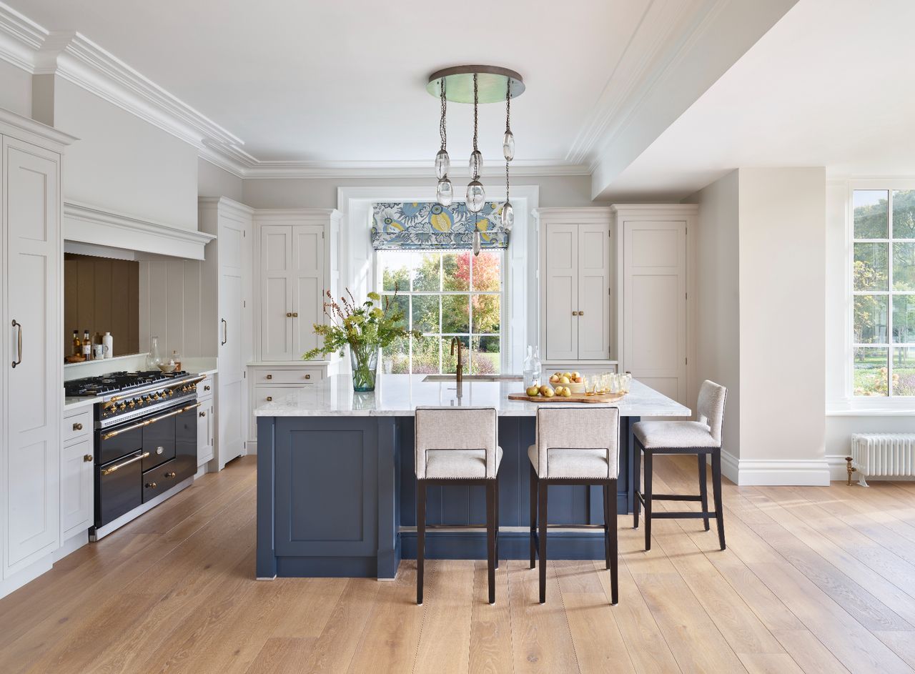 How to get an old-new look in a kitchen to create a timeless space ...