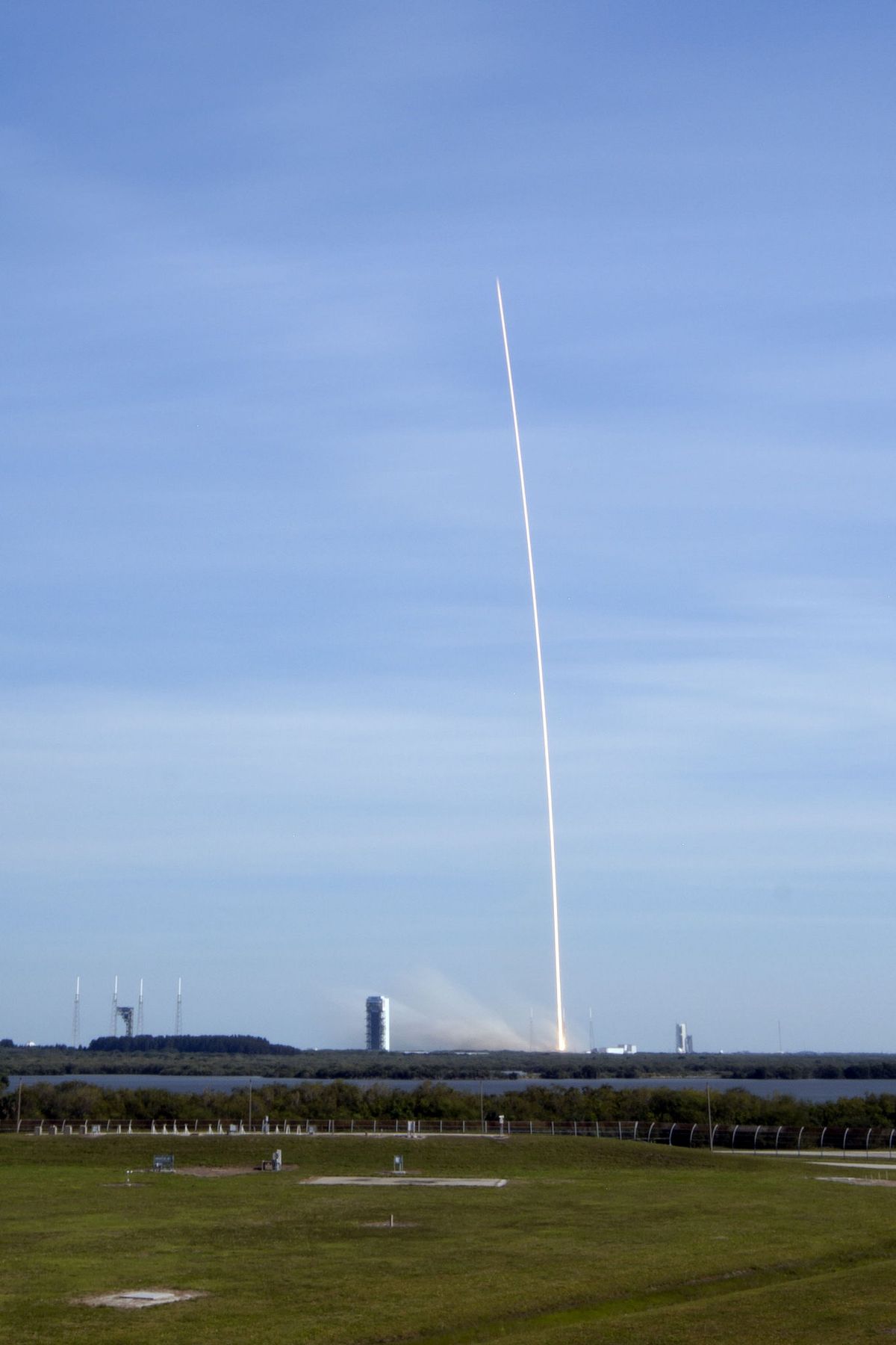 SpaceX's Dragon Soars As Its Rocket Lands: An Epic Spaceflight in ...