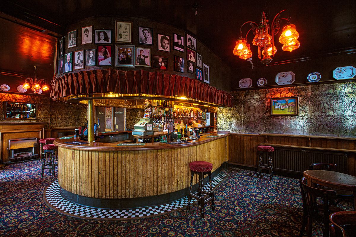 England's best boozers are documented in new book: Great Pubs of ...