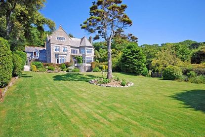 Seven charming Cornish country homes, from harbour-fronted houses to ...