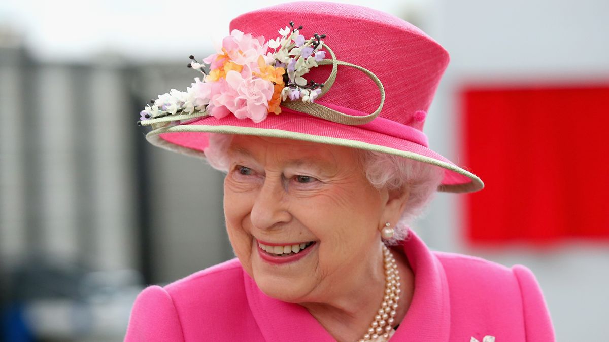 Queen praised for 'wonderful recognition' as she bestows great honor on ...