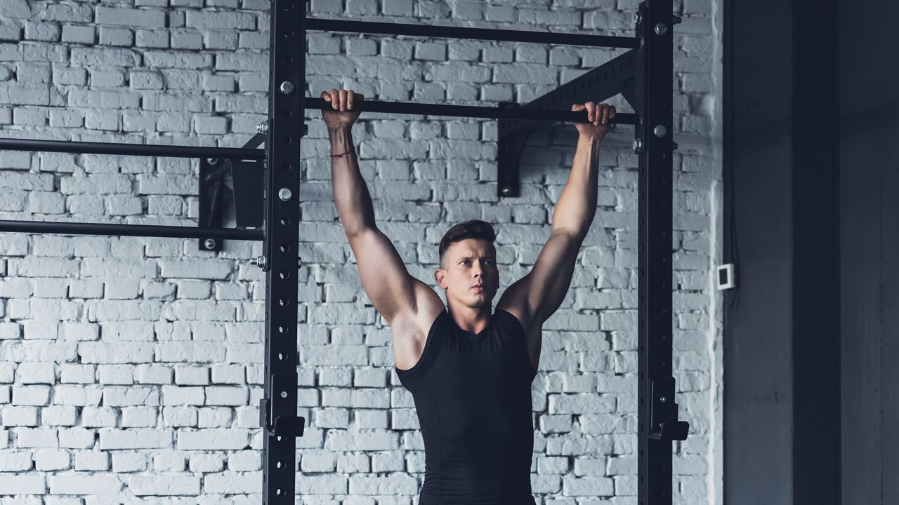 Forget pull-ups – I tried a 60-second dead hang for two weeks and it ...