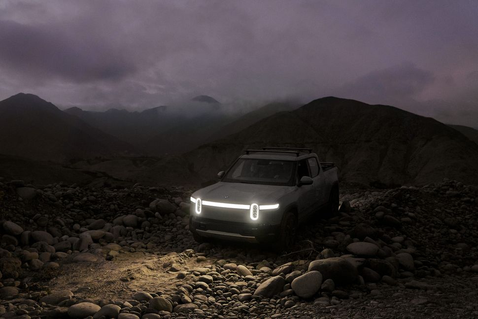 Rivian R1T release window, price, interior, range, towing capacity and ...