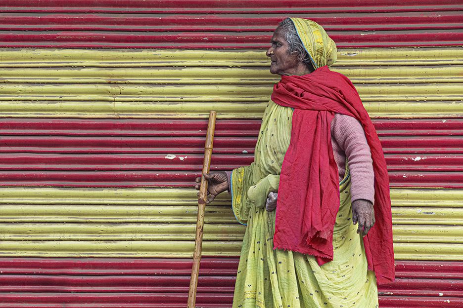 Understanding Street Photography by Bryan Peterson: the human condition ...