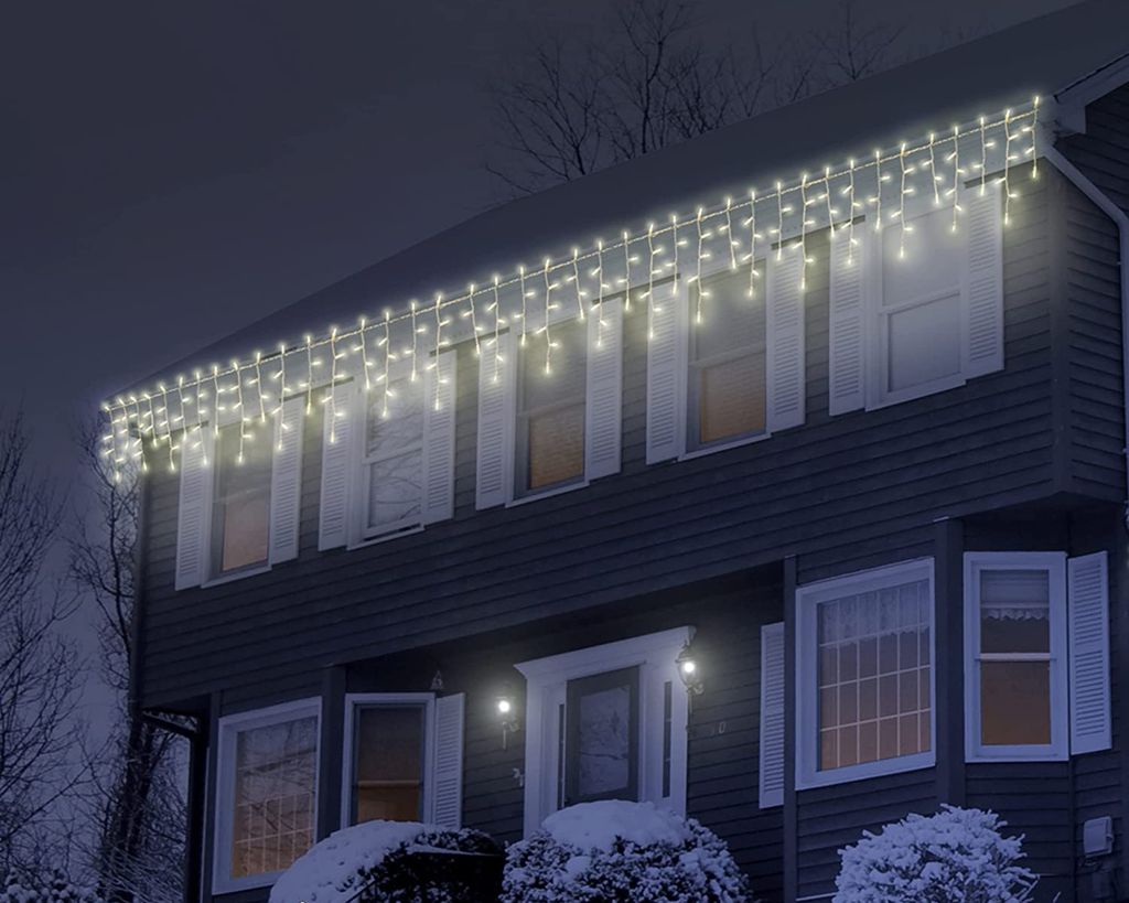 Christmas window lighting ideas – 14 ways to light casements | Real Homes