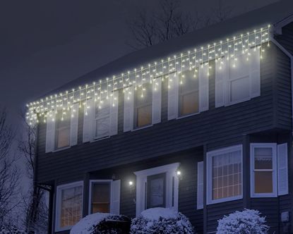 Christmas window lighting ideas – 14 ways to light casements | Real Homes