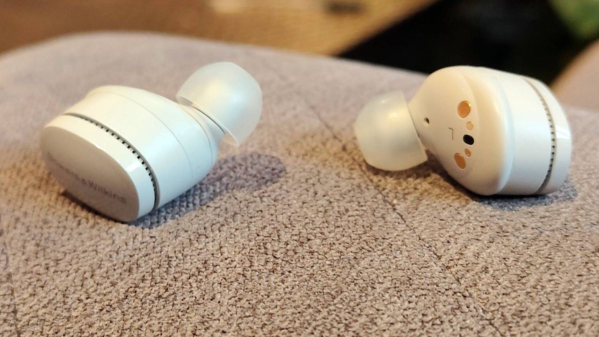 Bowers & Wilkins Pi6 review: great sounding earbuds with a classy build ...
