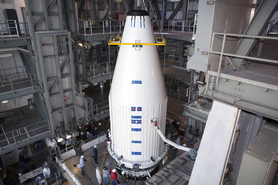 Launch Photos: NASA's TDRS-L Satellite Streaks Into Space: Page 3 | Space